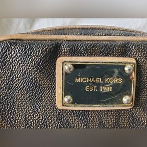 Michael Kors | Bags | Michael Kors Crossbody Monogrammed Jet Set Mini ...